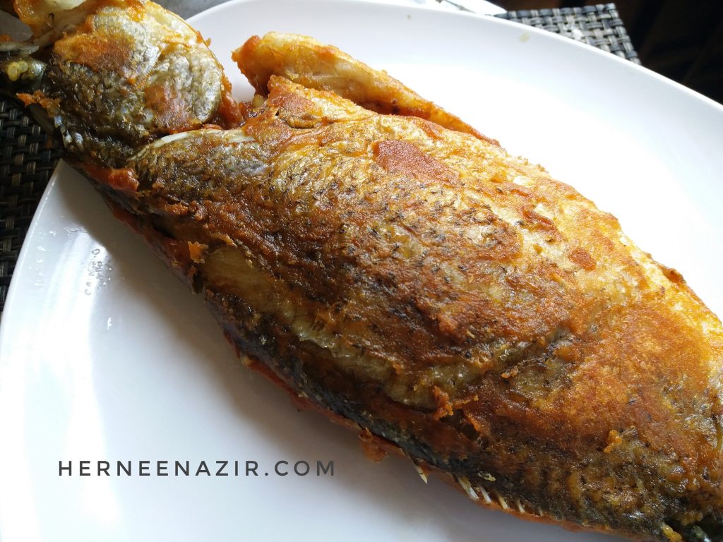 Ikan Siakap Goreng Dengan Tepung Goreng Serbaguna Bestari - herneenazir.com
