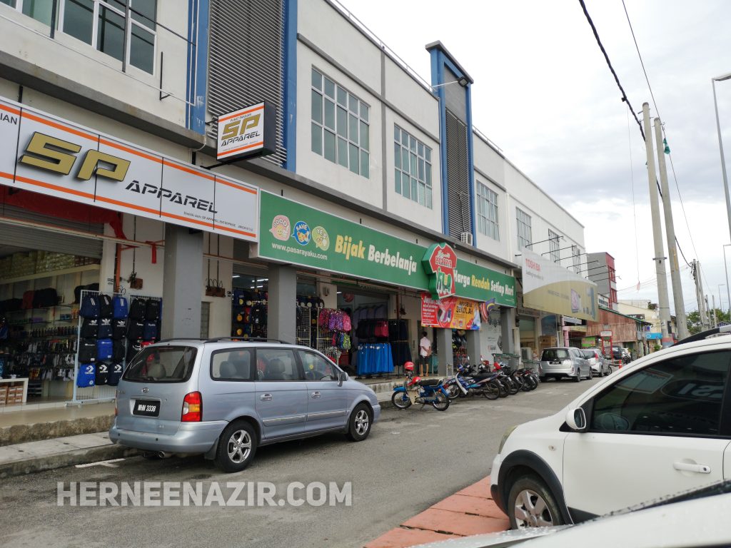 Kelengkapan Sekolah Murah di Pasaraya KU - herneenazir.com